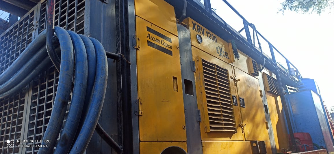 Old/Used Borewell Compressor